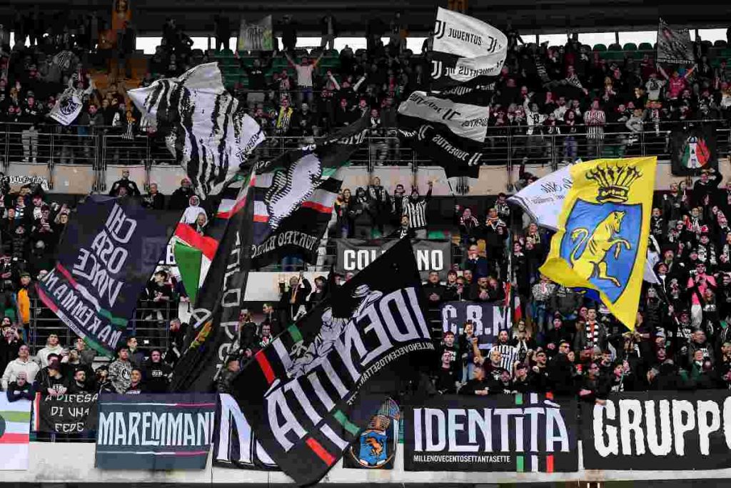 Striscione a Superga, la Juve tuona e condanna il gesto degli ultras